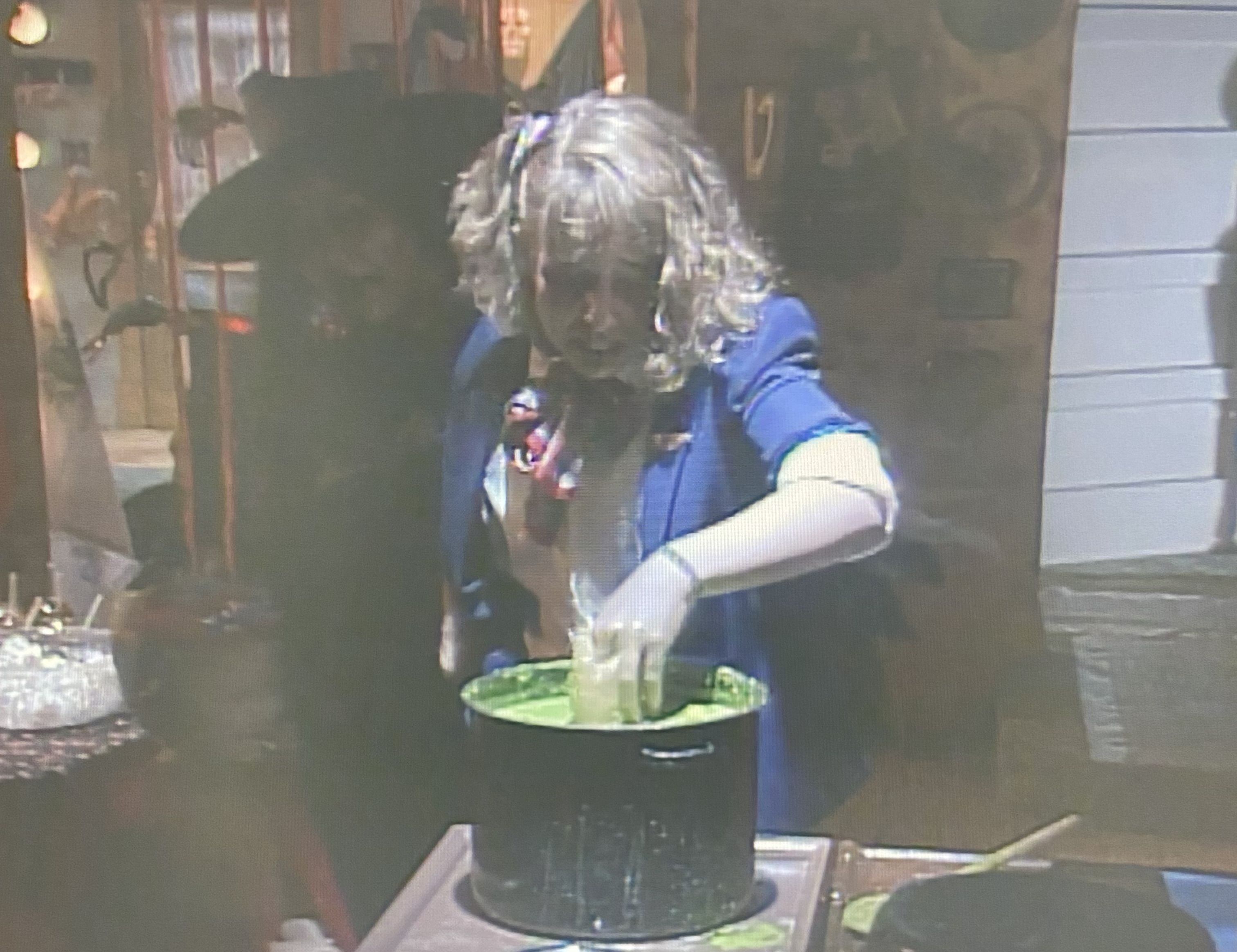 Celebrating the Most Nostalgic Halloween Episode of “Roseanne”- “BOO ...